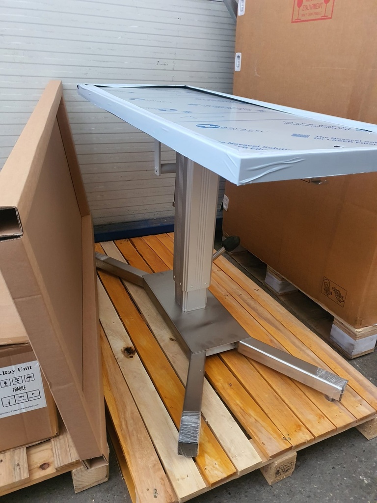 OP- und Behandlungstisch, CNS-Platte mit Kippvorrichtung / "X"-Unterbau ...